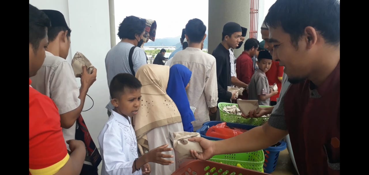 Yanmas Ansharu Syariah Gelar Sedekah Jumat di Masjid Terapung Kota Bima ... Yanmas Ansharu Syariah Gelar Sedekah Jumat di Masjid Terapung Kota Bima ...